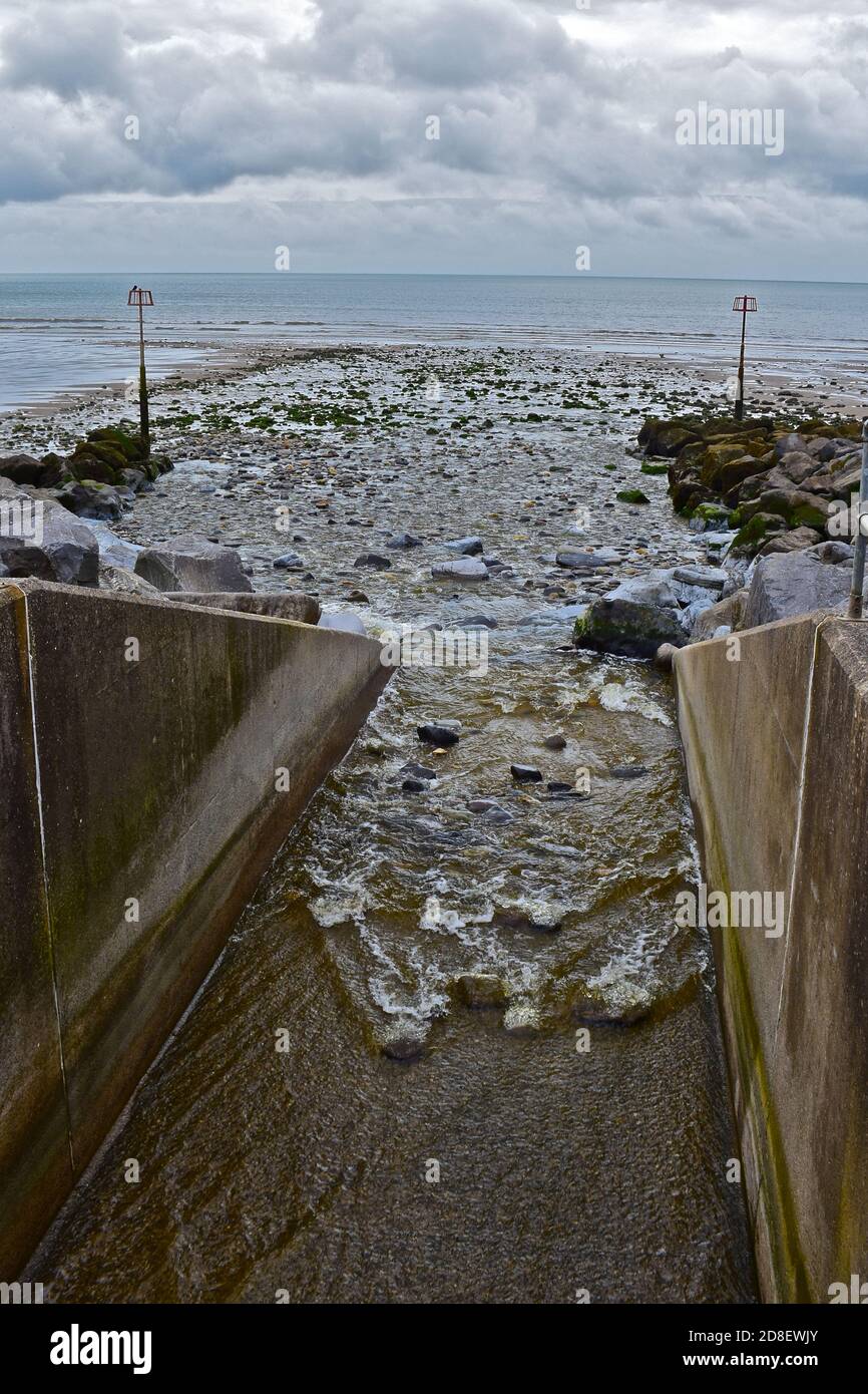 Outfall outlet of river hi-res stock photography and images - Alamy