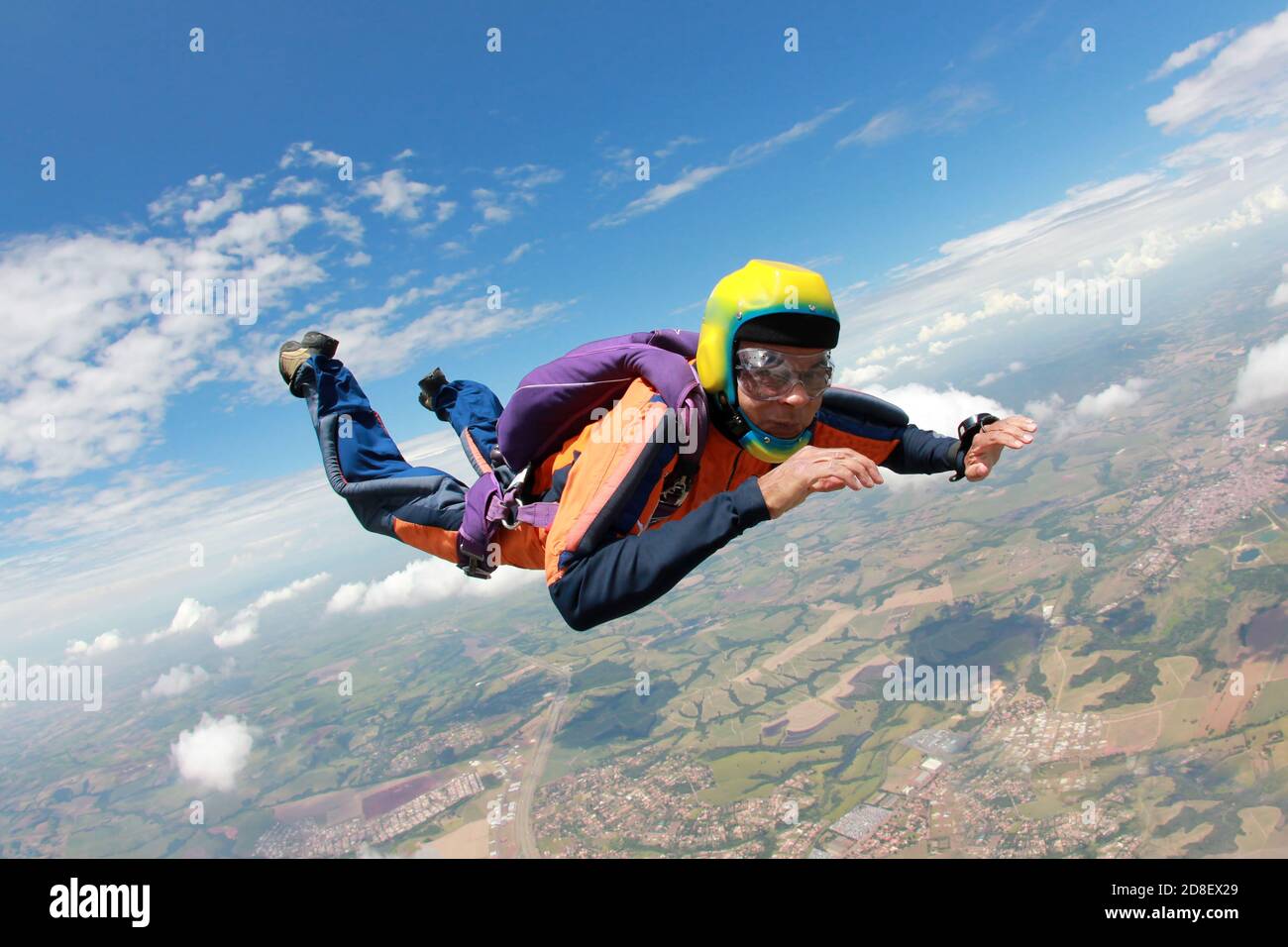 Man jumping from airplane hi-res stock photography and images - Alamy