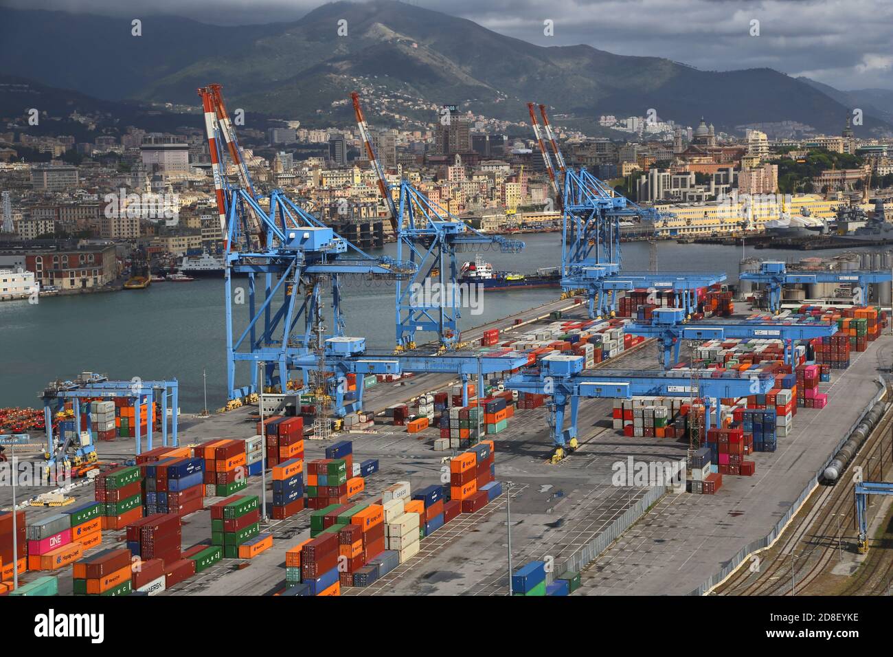 Container dock background hi-res stock photography and images - Alamy