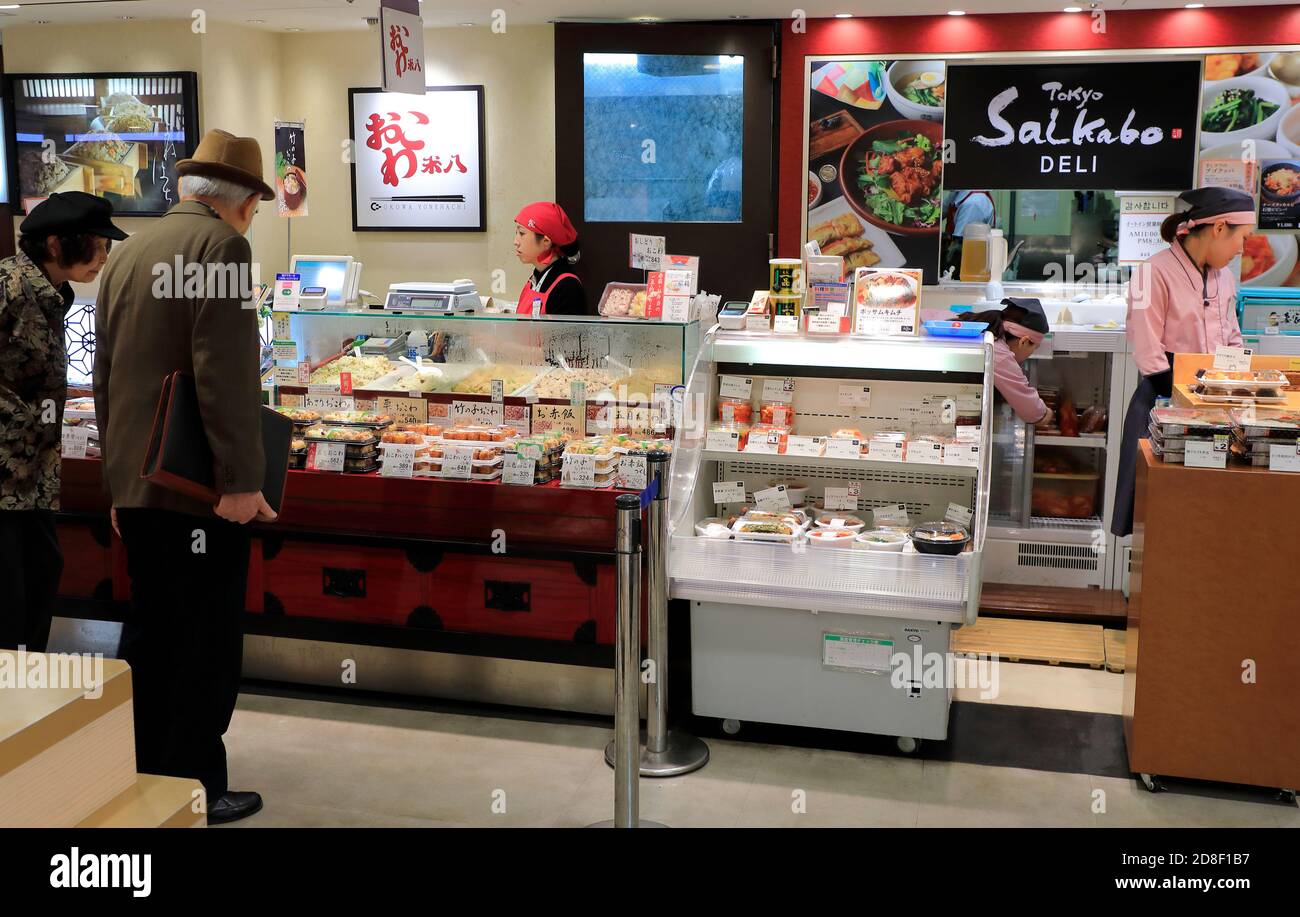 Show store hi-res stock photography and images - Alamy