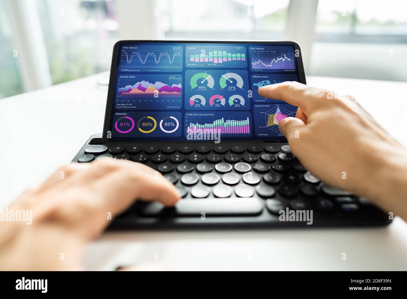 Chart graphs hi-res stock photography and images - Alamy