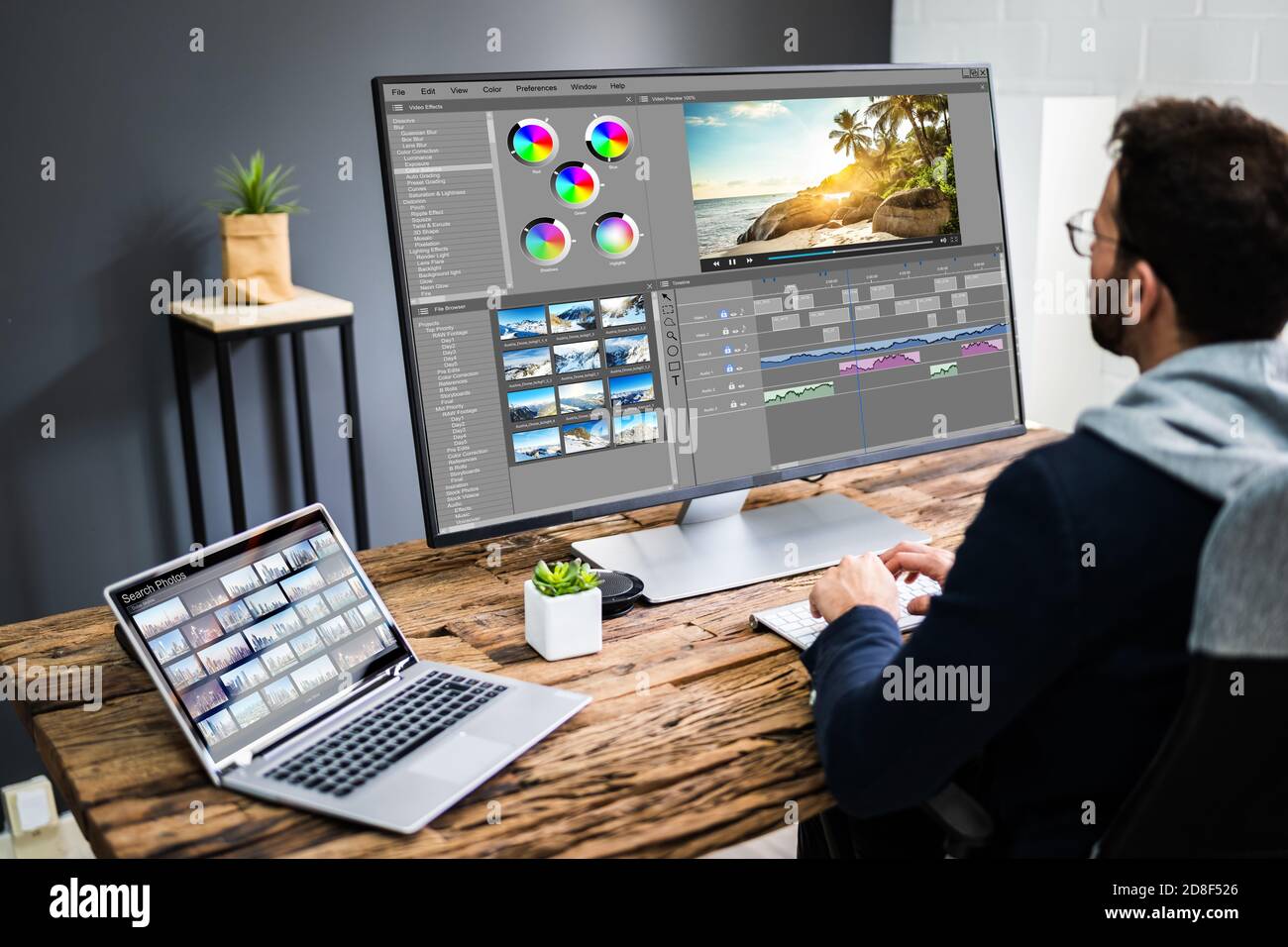 Video editor hi-res stock photography and images - Alamy