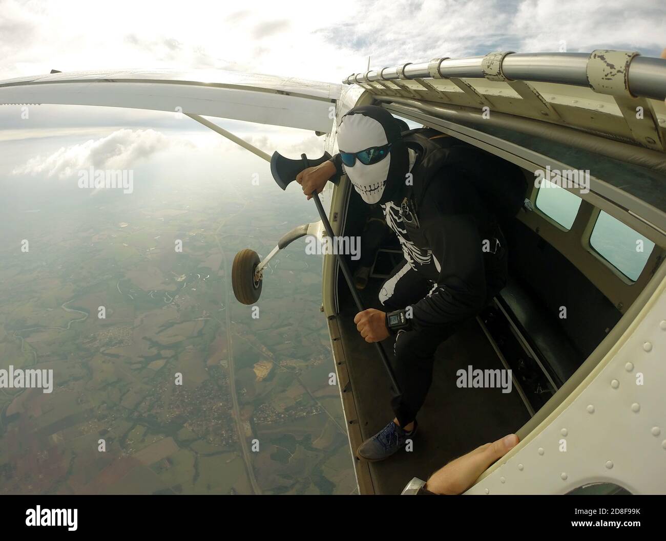 Airplane skeleton hi-res stock photography and images - Alamy