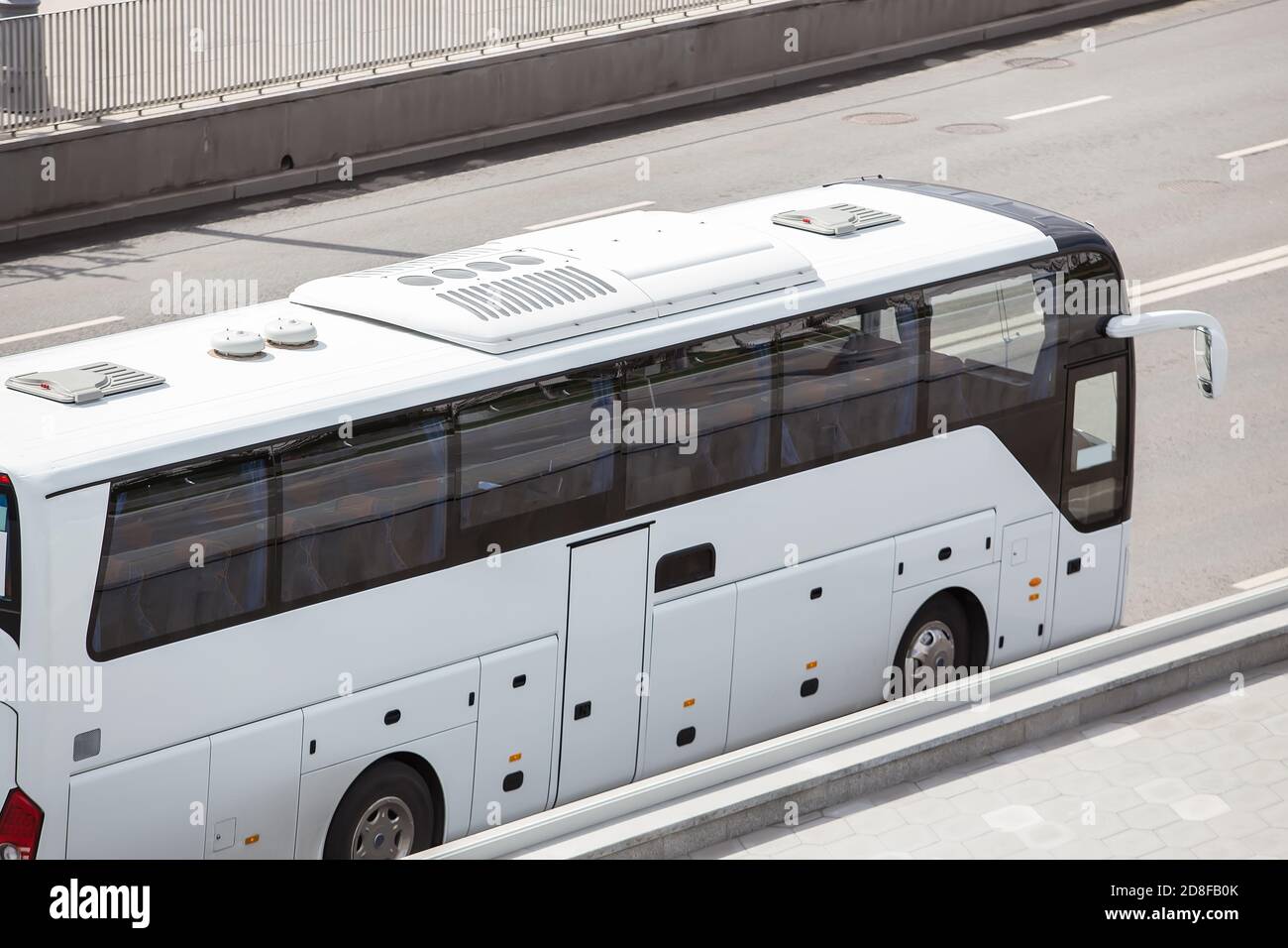 White tourist bus hi-res stock photography and images - Alamy