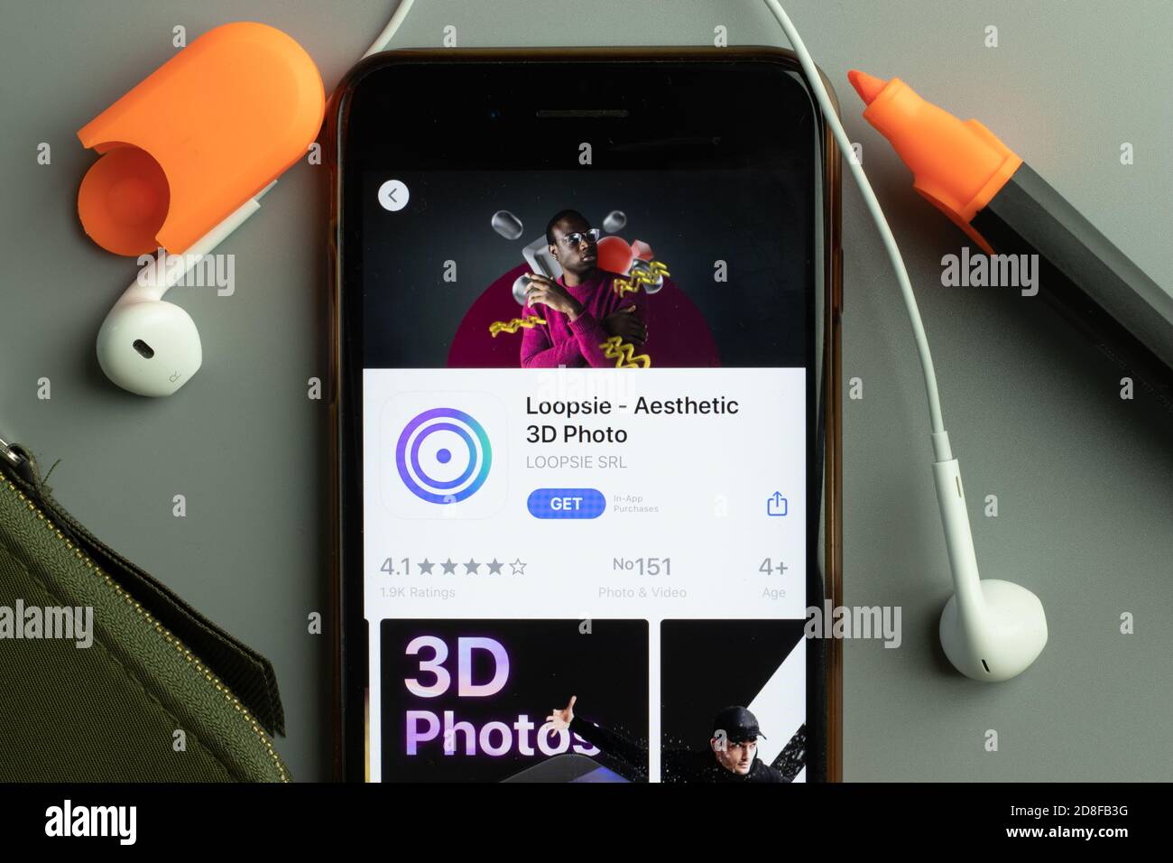 New York, USA - 26 October 2020: Loopsie mobile app icon logo on phone ...