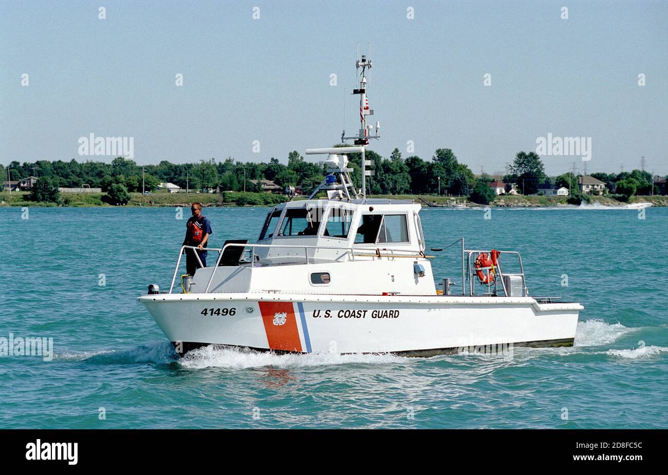 Coast Guard checks boats on St Clair River at Canadian border for law ...