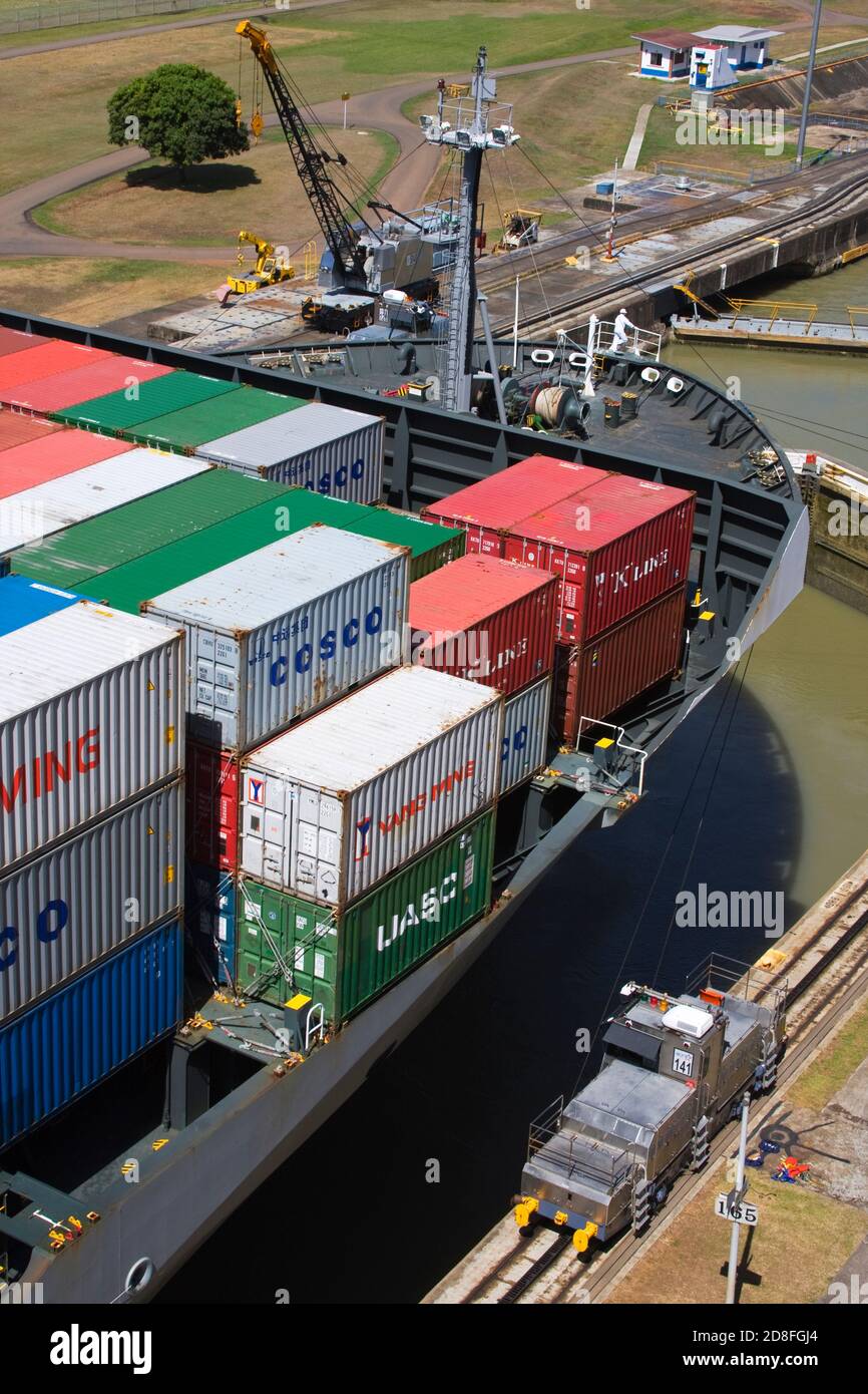 Panamax locks hi-res stock photography and images - Alamy