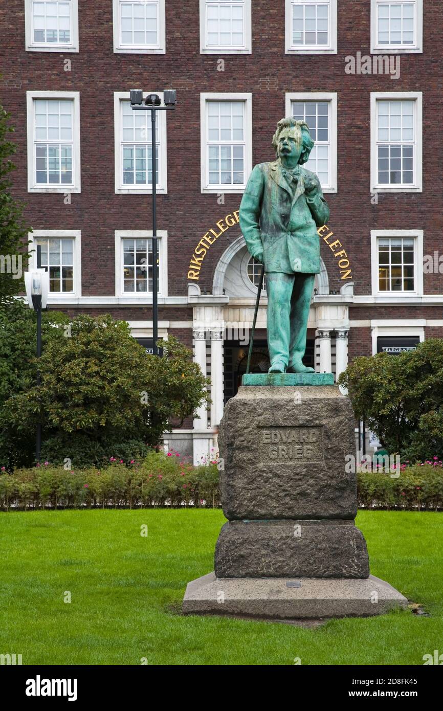 Edvard Grieg Statue in Festplassen, Bergen City, Norway, Scandinavia ...