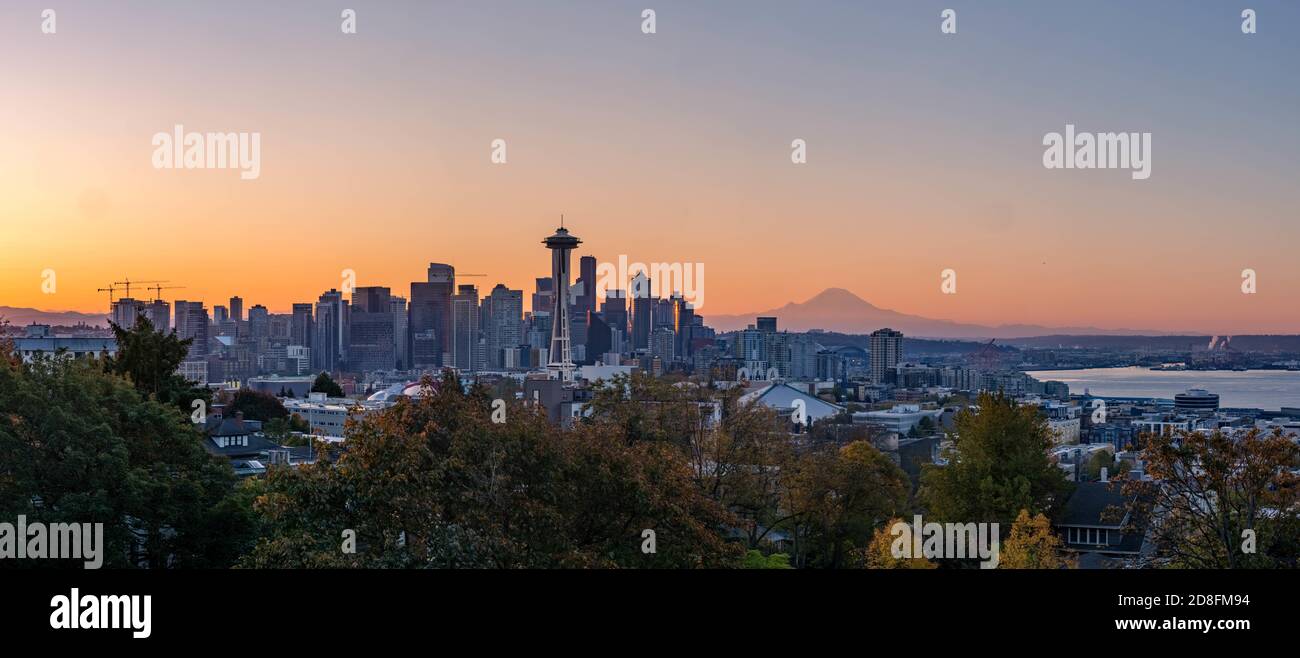 Panorama seattle mount rainier hi-res stock photography and images - Alamy