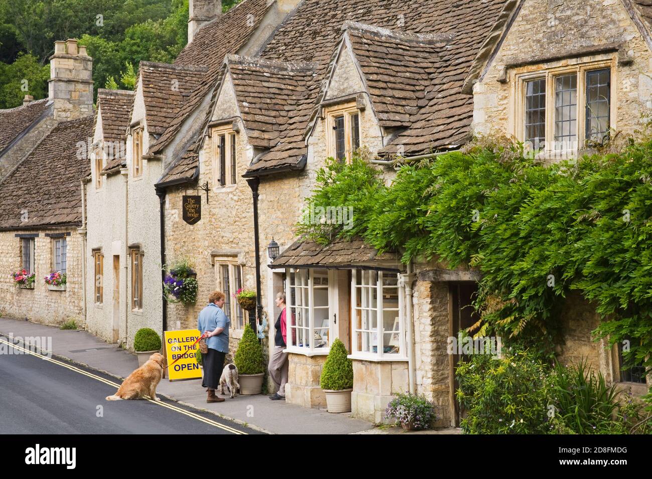Art Gallery, Castle Combe Village, Cotswolds Region, Wiltshire County ...