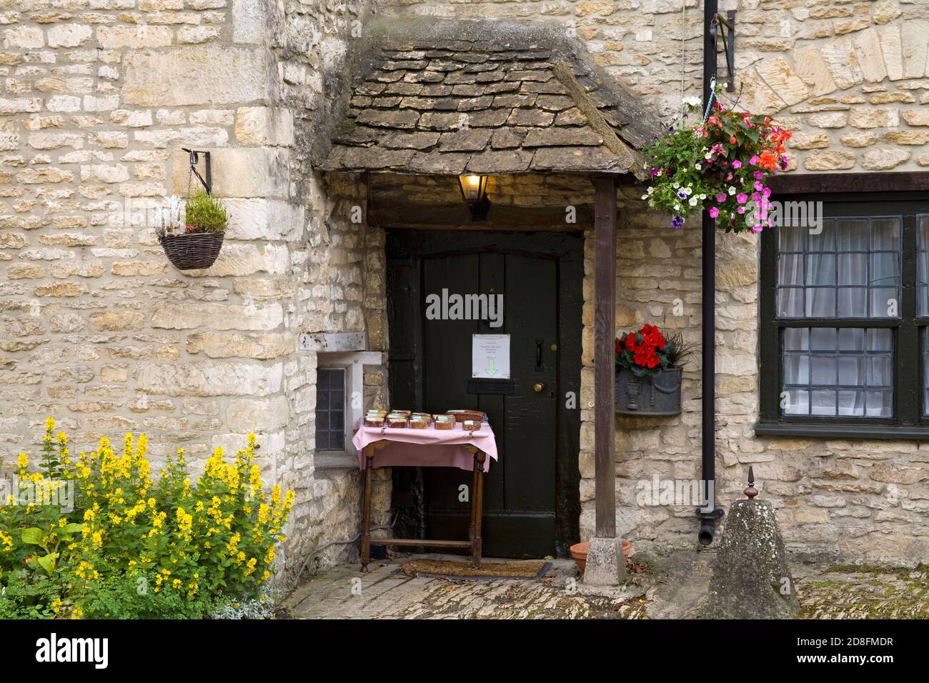 Cotswolds pottery hi-res stock photography and images - Alamy