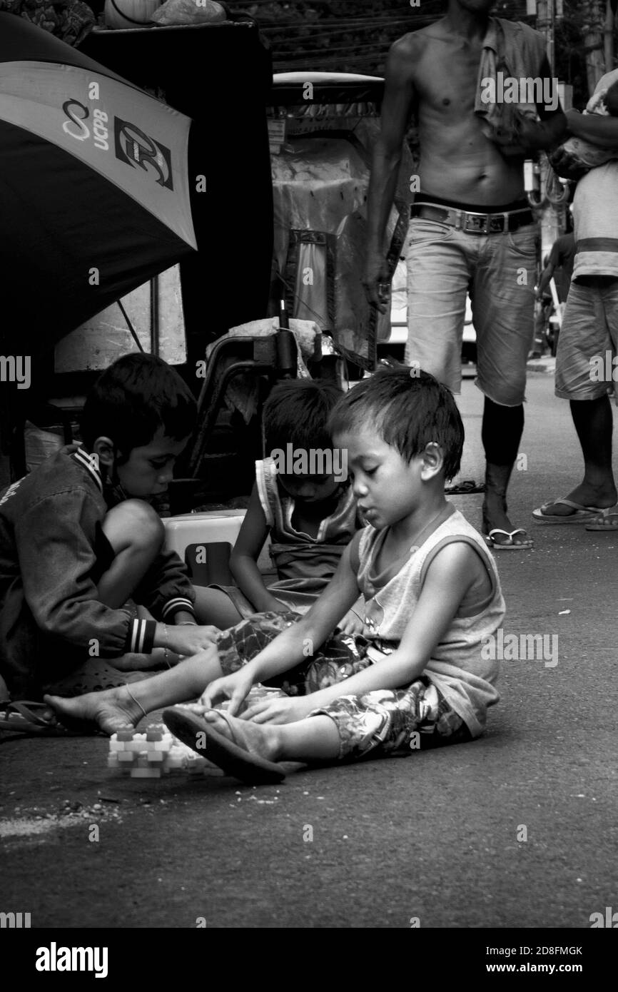 the parent and children on the roadside Stock Photo - Alamy
