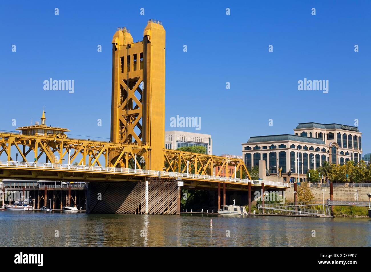 Historic Tower Bridge over the Sacramento River, Sacramento, California ...