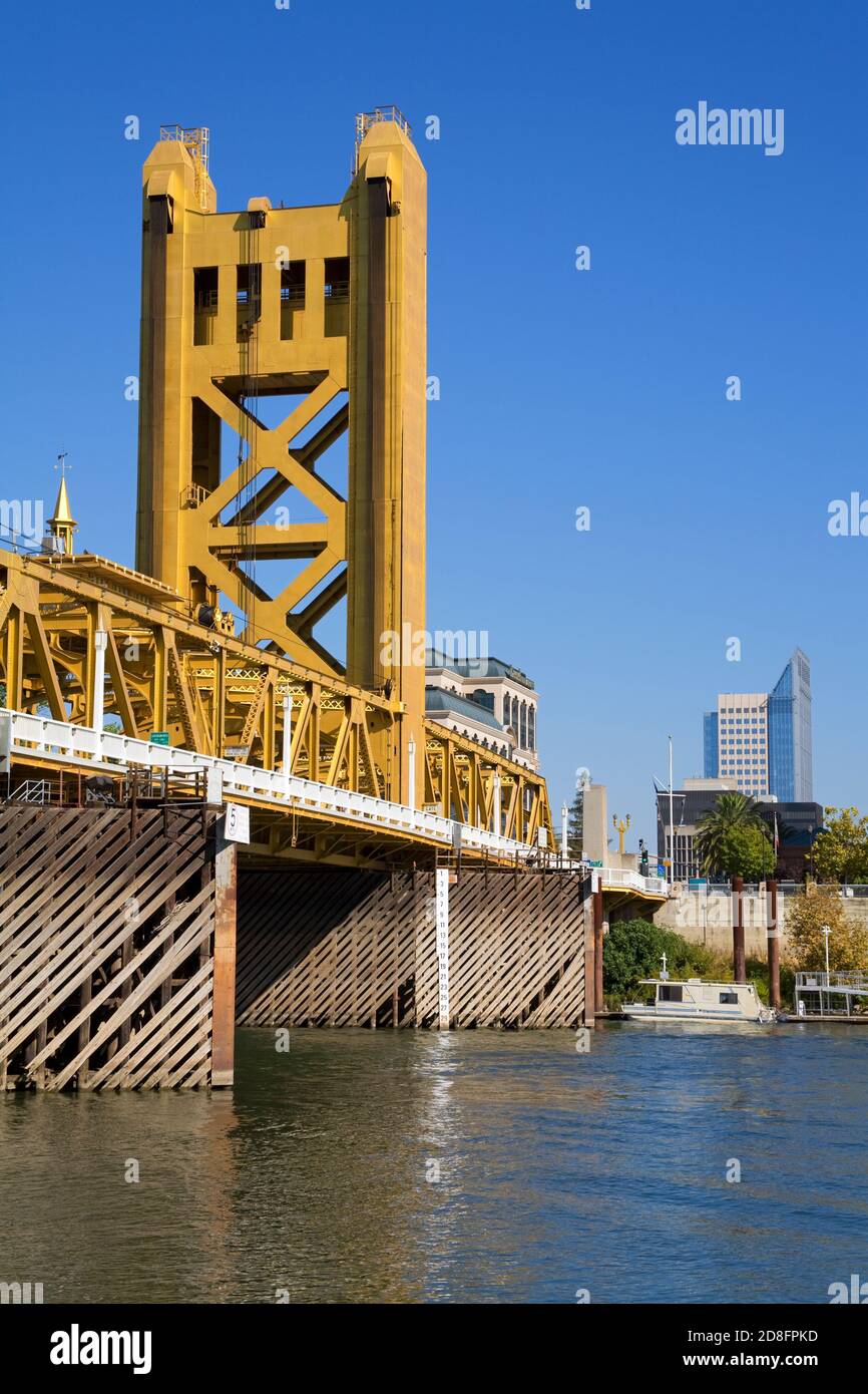 Historic Tower Bridge over the Sacramento River, Sacramento, California ...
