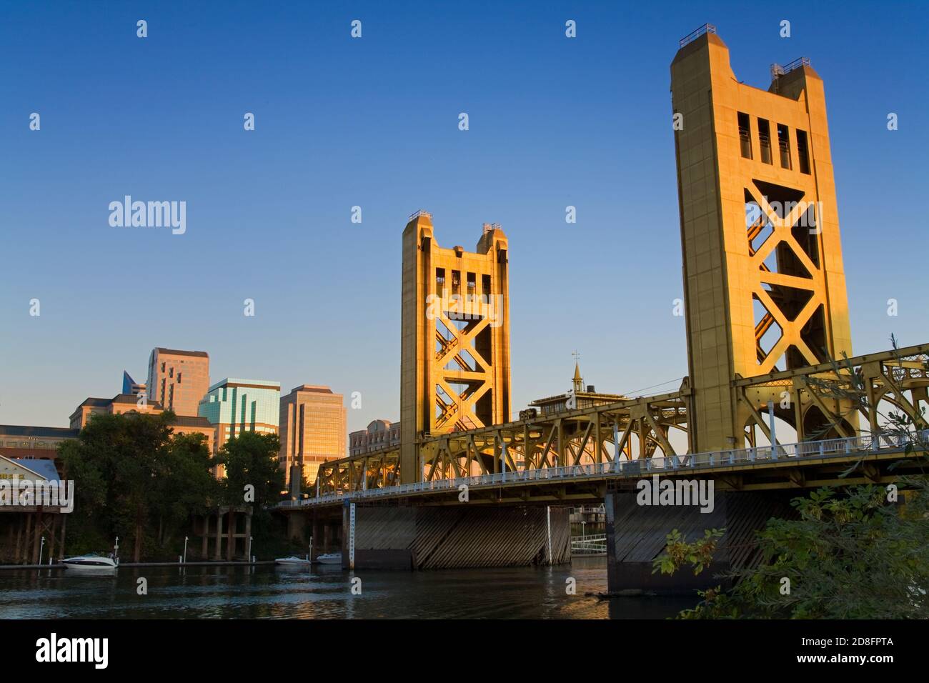 Historic Tower Bridge over the Sacramento River, Sacramento, California ...