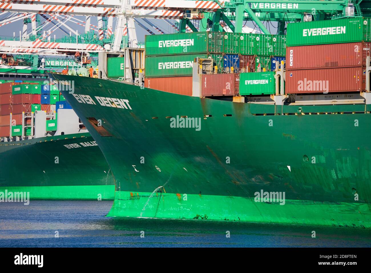 Evergreen container ship hi-res stock photography and images - Alamy