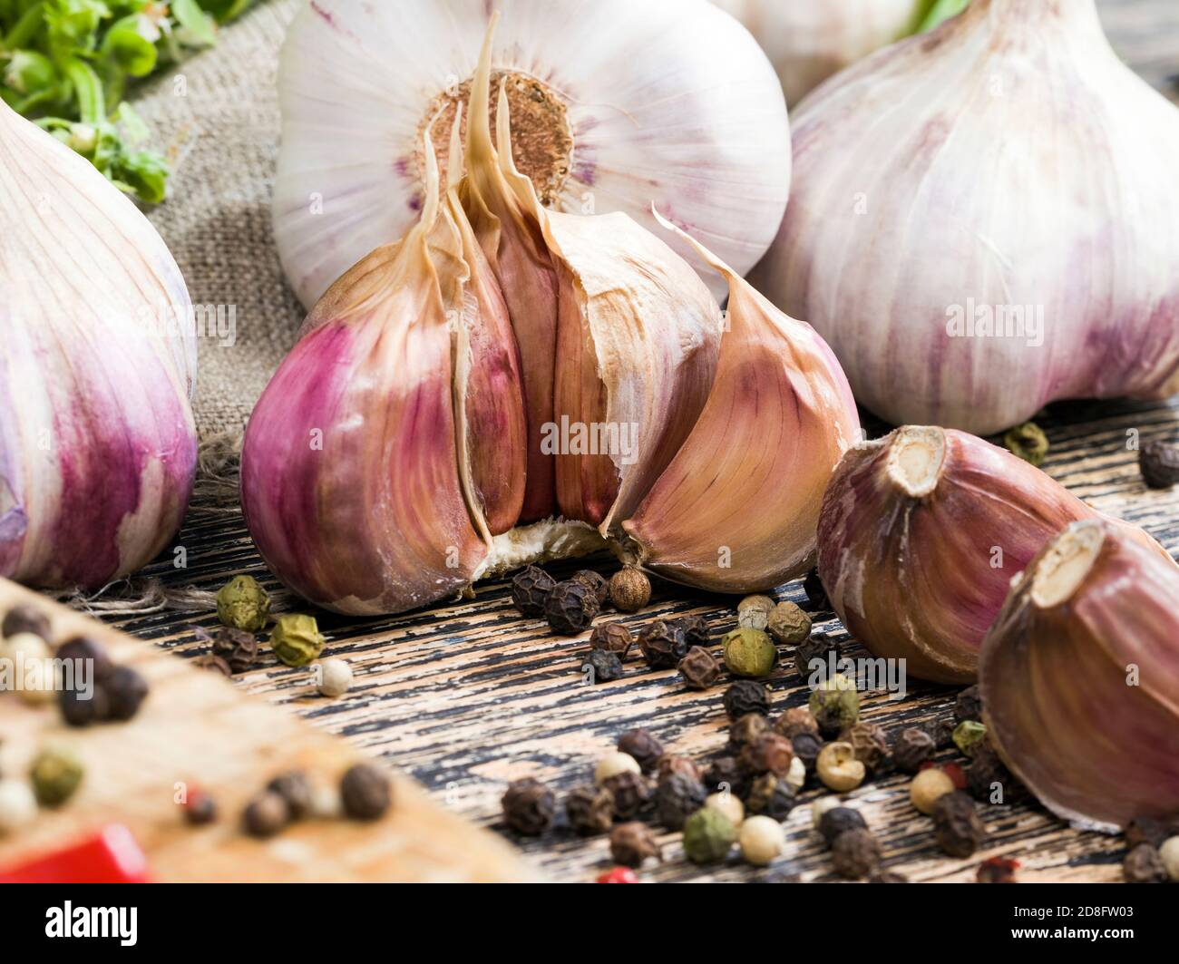 head of ripe garlic Stock Photo - Alamy