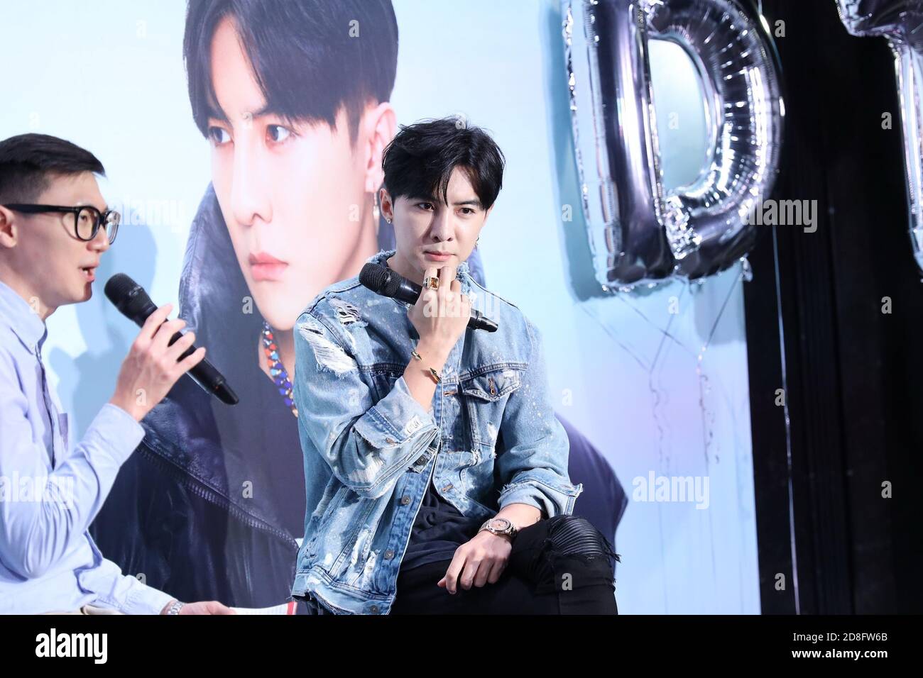 Model release singer hi-res stock photography and images - Alamy