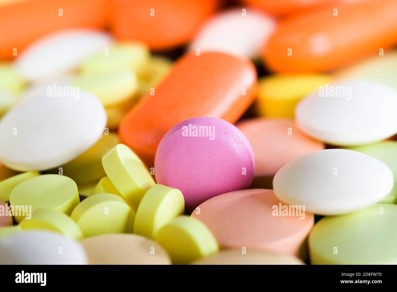Pills pile circle hi-res stock photography and images - Alamy