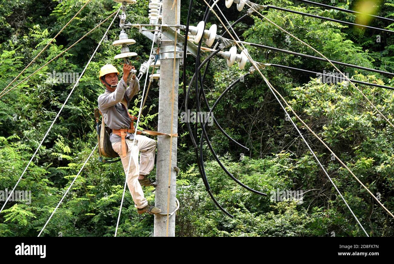 Poor village hi-res stock photography and images - Alamy