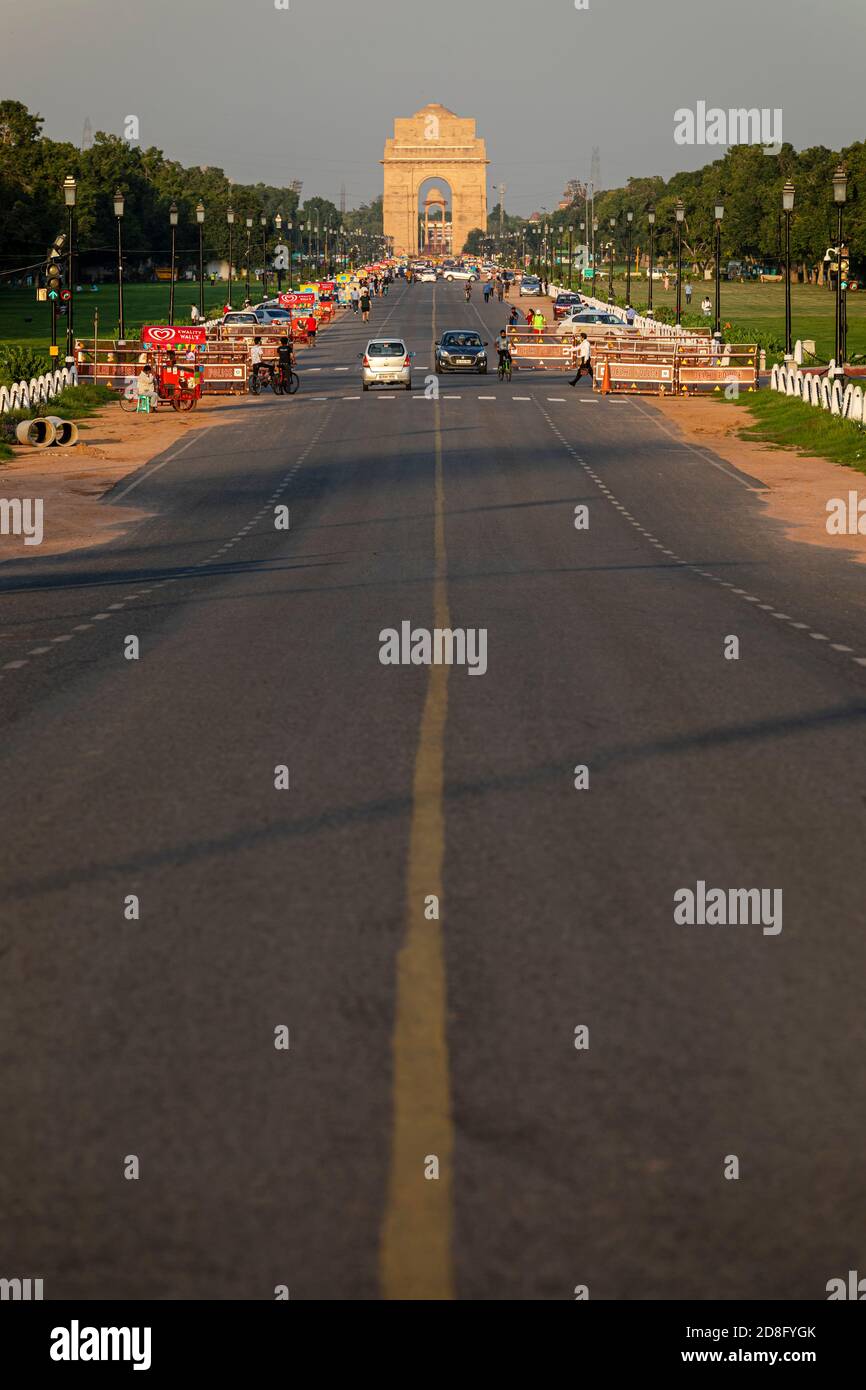 View of the iconic India Gate and the Rajpath road with a nice sunset ...