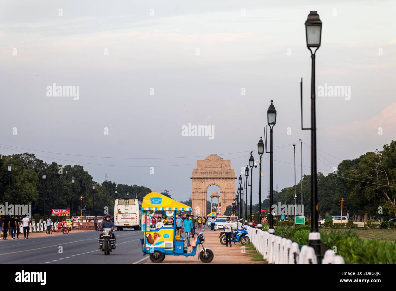 View of the iconic India Gate and the Rajpath road with a nice sunset ...