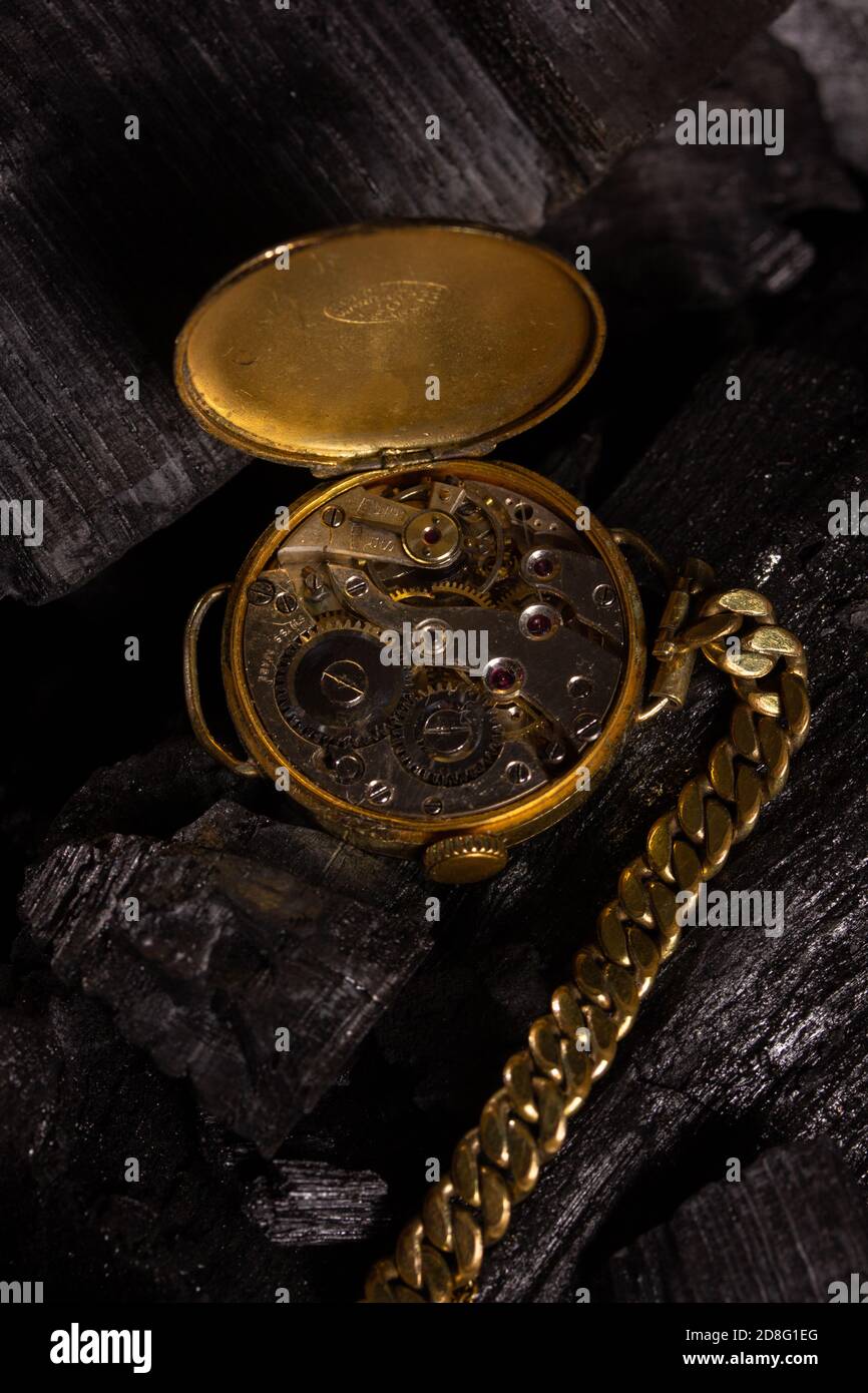 Pile of watches hi-res stock photography and images - Alamy