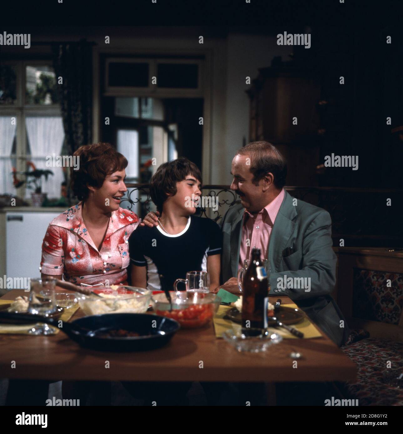 Monika Dahlberg, Stefan Sichlinger und Walter Sedlmayr als Familie ...