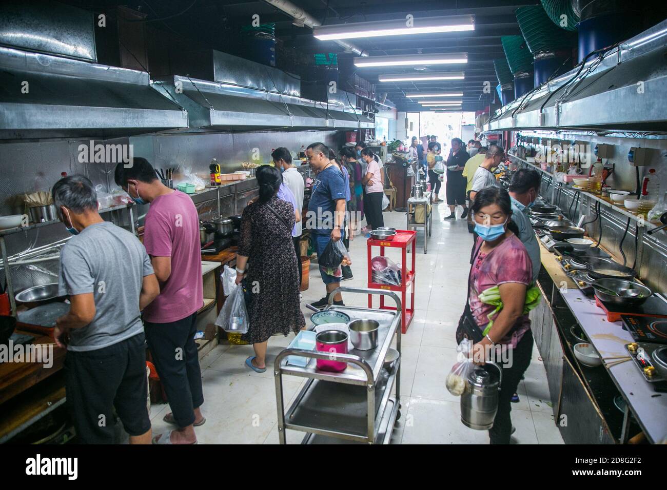 Hospital kitchen cook hi-res stock photography and images - Alamy