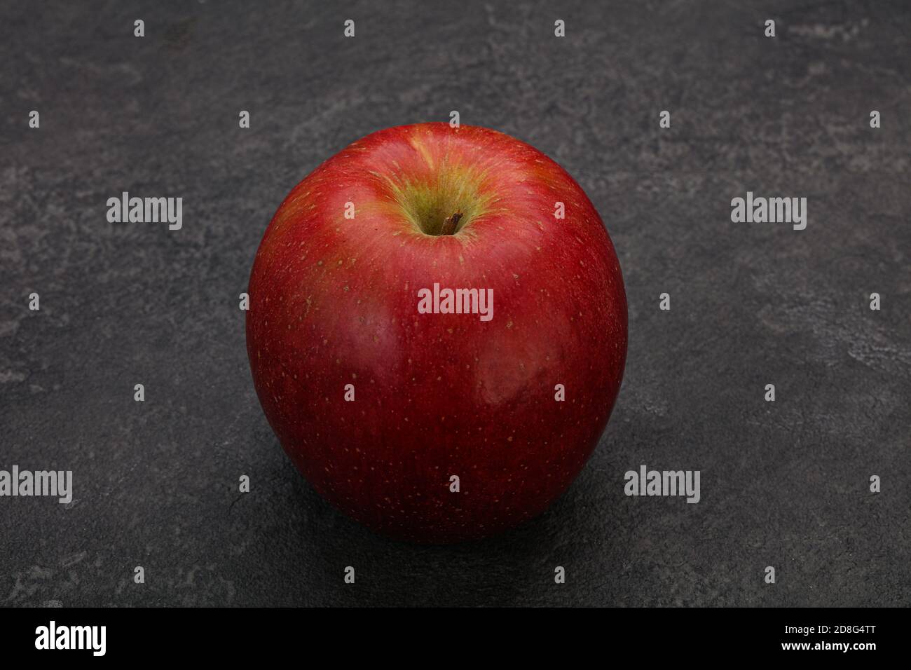 Single Red sweet tasty apple fruit Stock Photo - Alamy