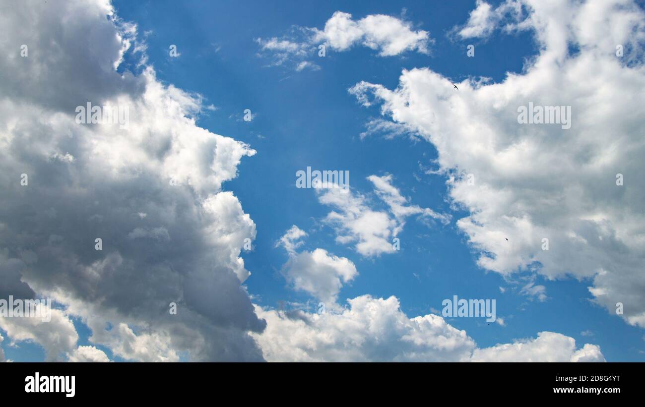 Blue sky white clouds timelapse hi-res stock photography and images - Alamy