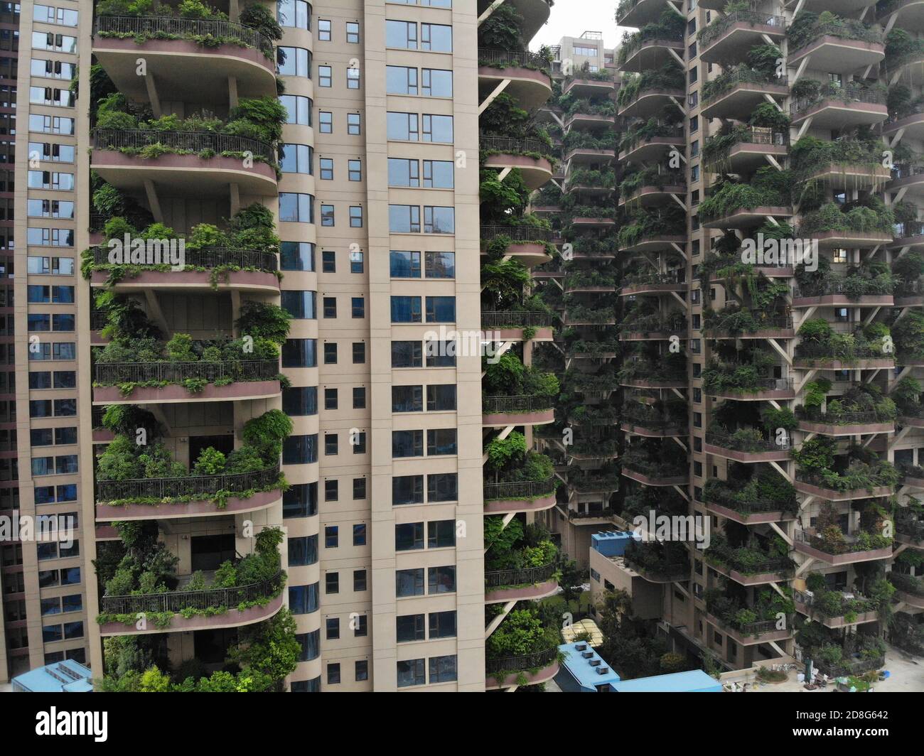 Eight storey apartment building hi-res stock photography and images - Alamy