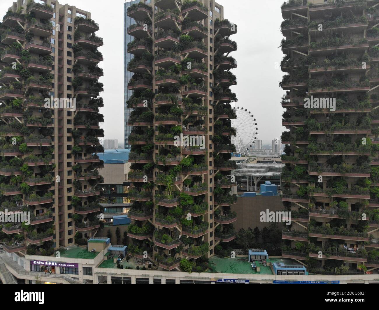 Eight storey apartment building hi-res stock photography and images - Alamy