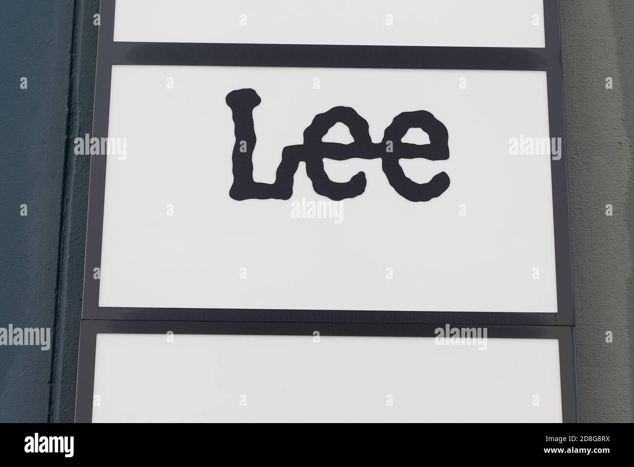 Lee brand logo hi-res stock photography and images - Alamy