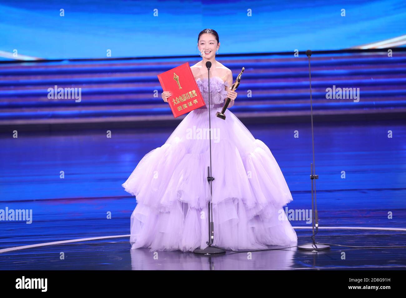 Golden rooster award hi-res stock photography and images - Alamy