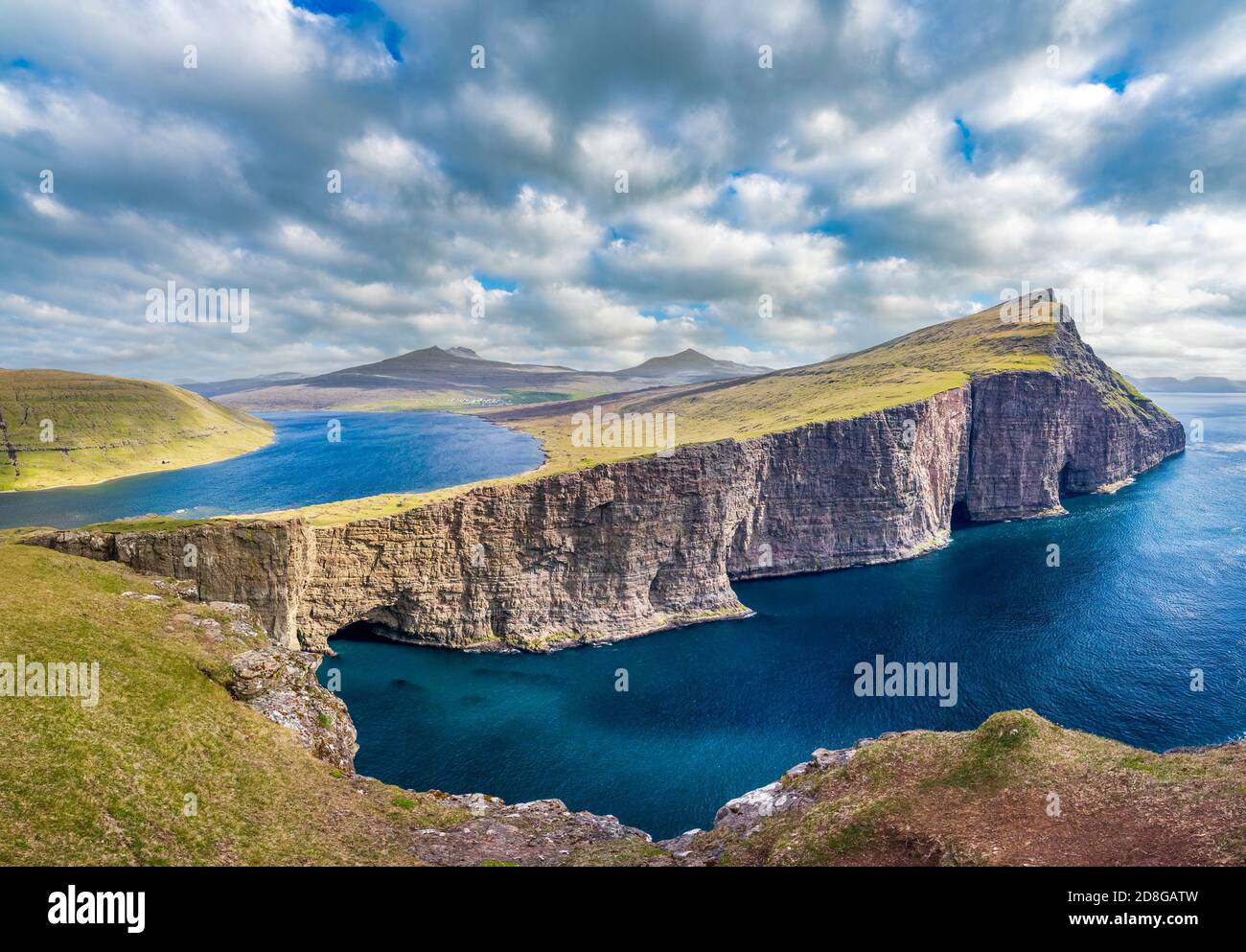 Sorvagsvatn lake over the ocean in Faroe Islands Stock Photo - Alamy