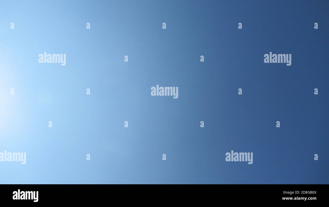 Plain sky hi-res stock photography and images - Alamy