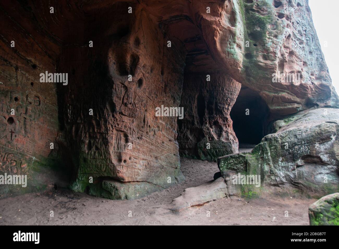 Sandstone cave caves uk hi-res stock photography and images - Alamy