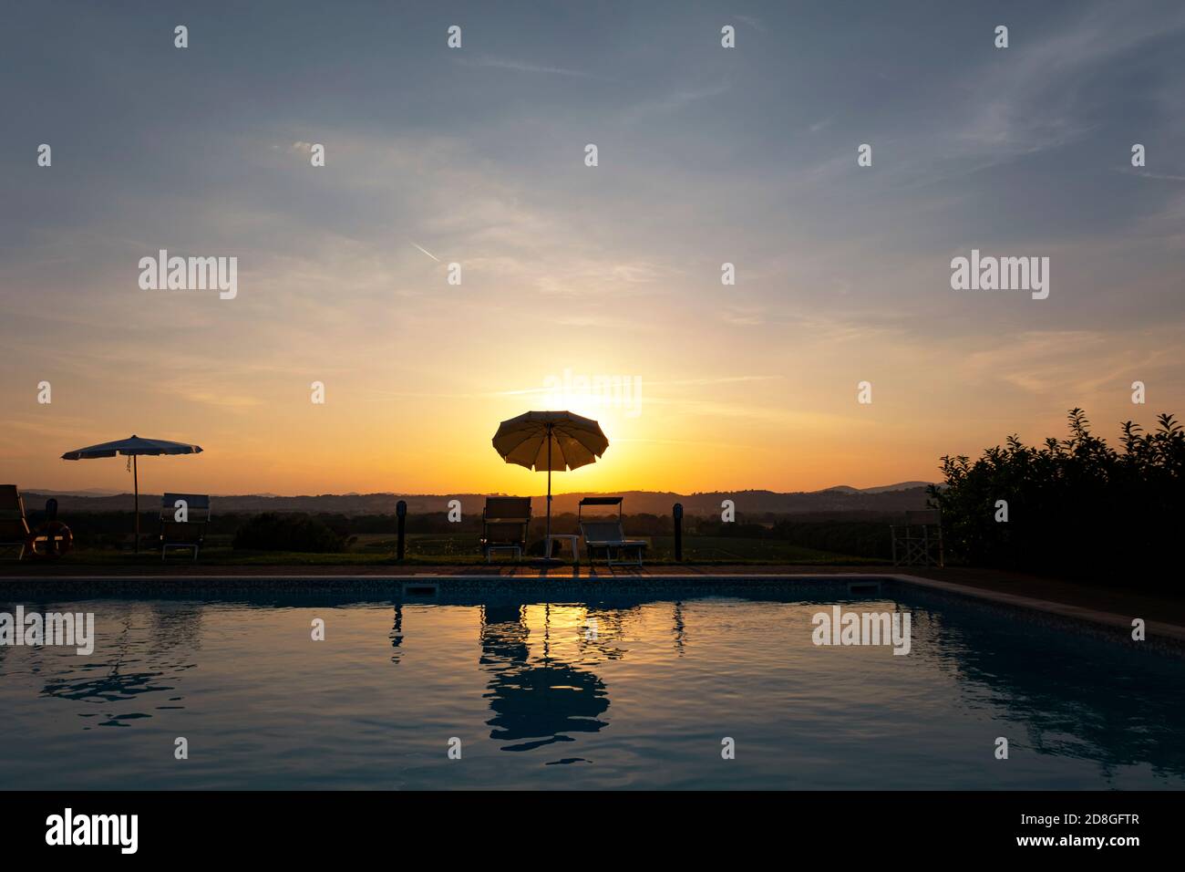Infinity pool italy hi-res stock photography and images - Alamy