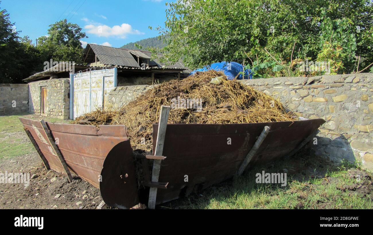 Pile of manure hi-res stock photography and images - Alamy