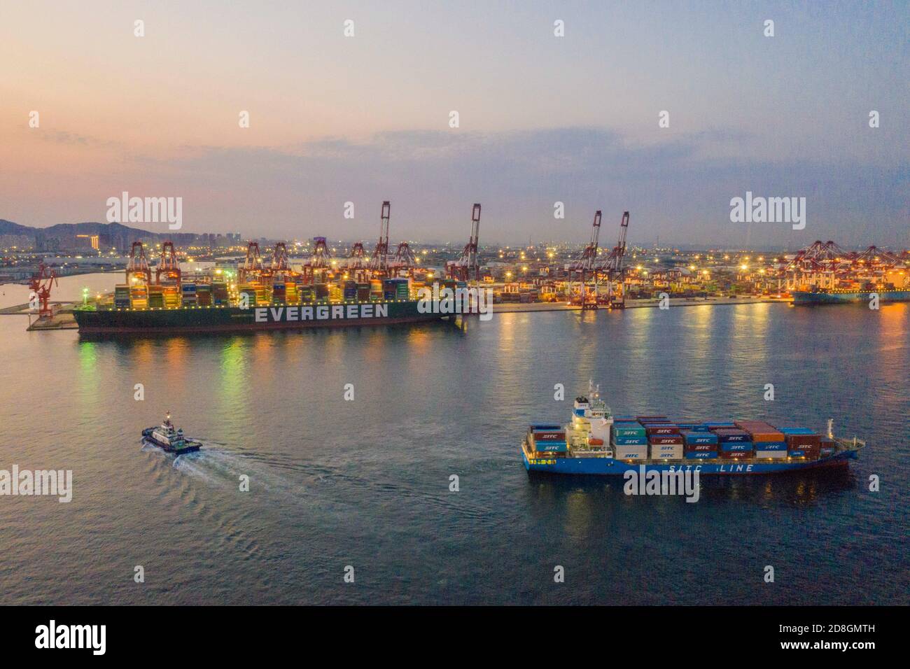 Qingdao port hi-res stock photography and images - Alamy