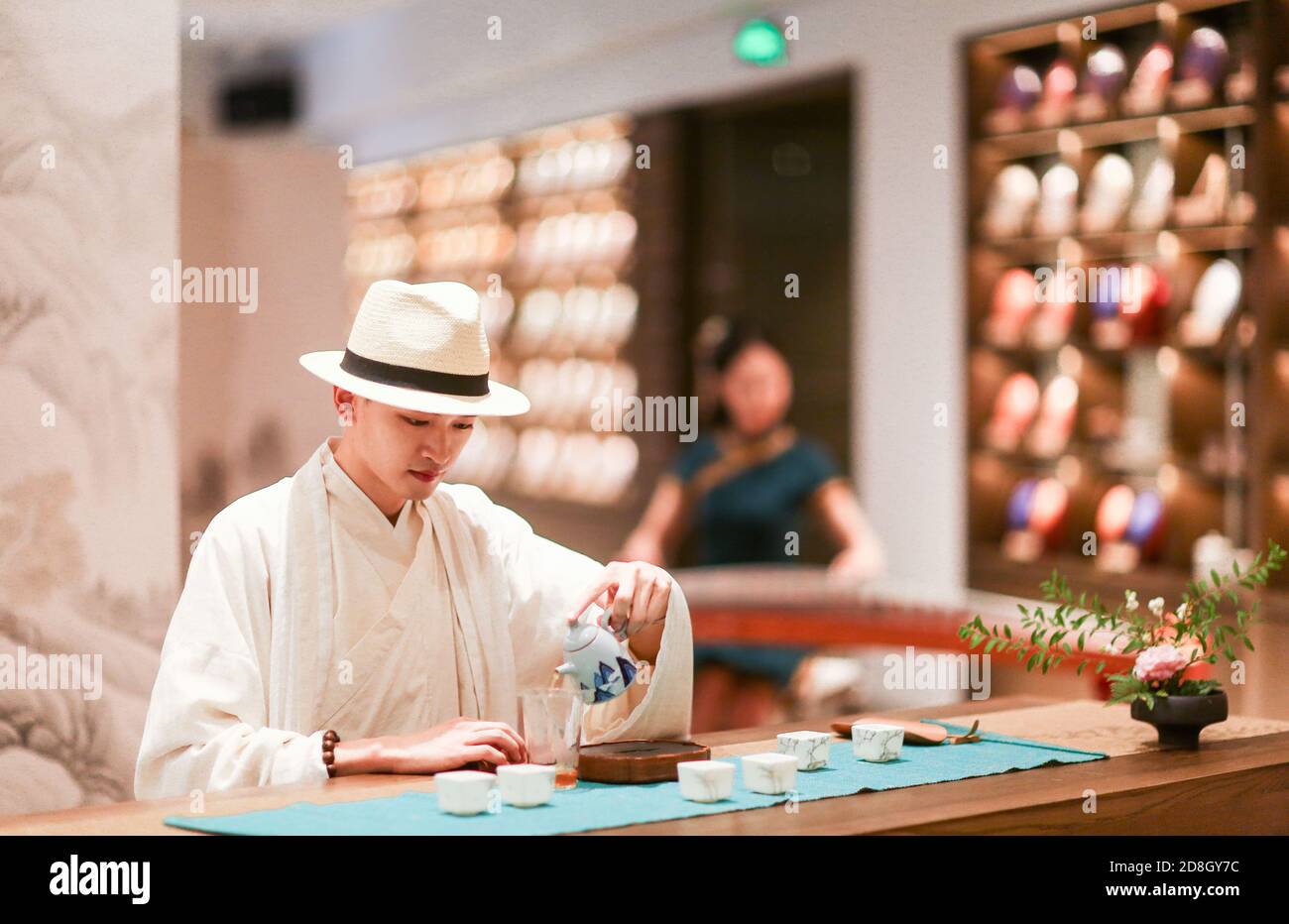 A young person wears Hanfu，historical clothing styles of Han dynasty ...