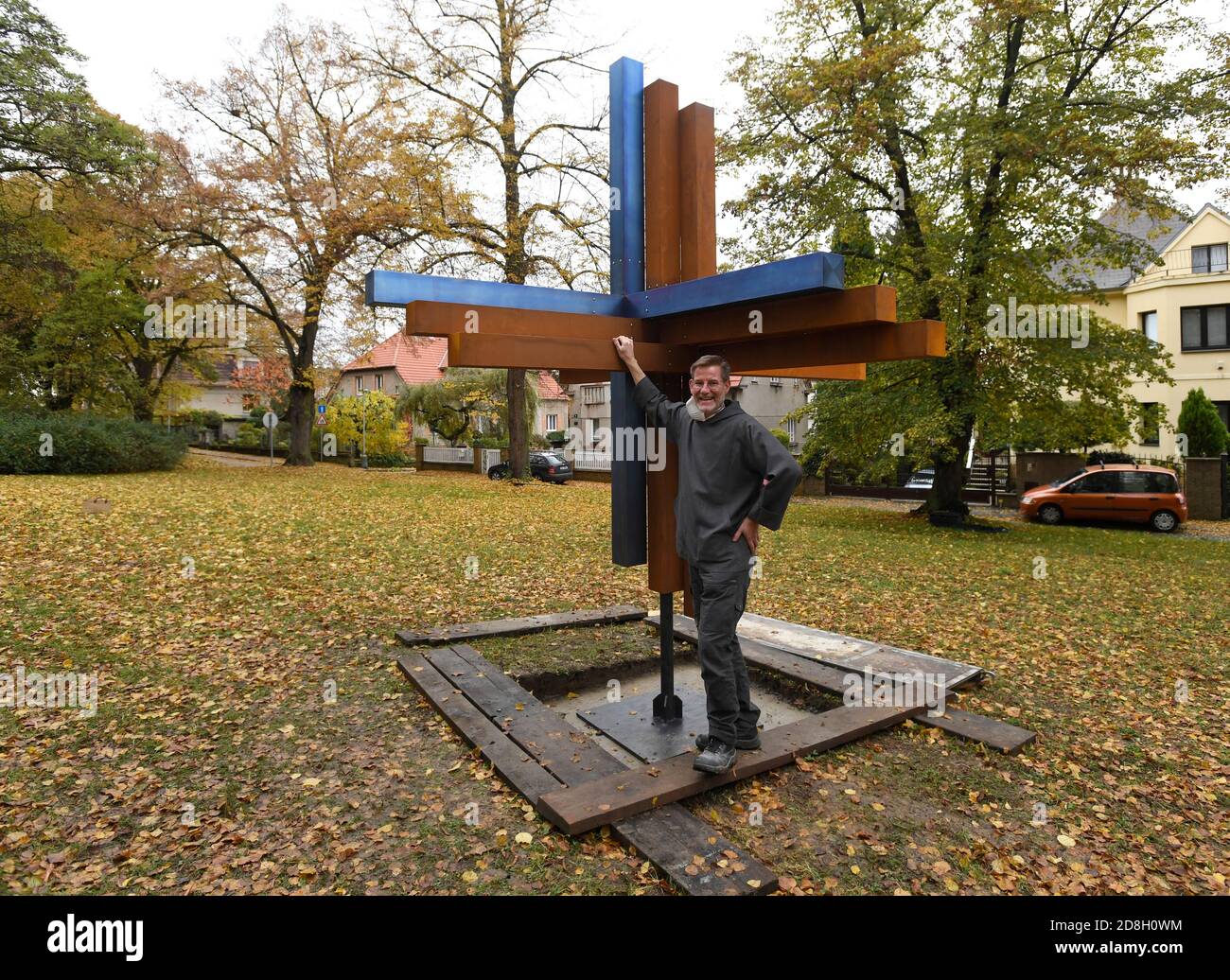 Cross of Reconciliation, designed by German Benedictine Abraham Fischer ...