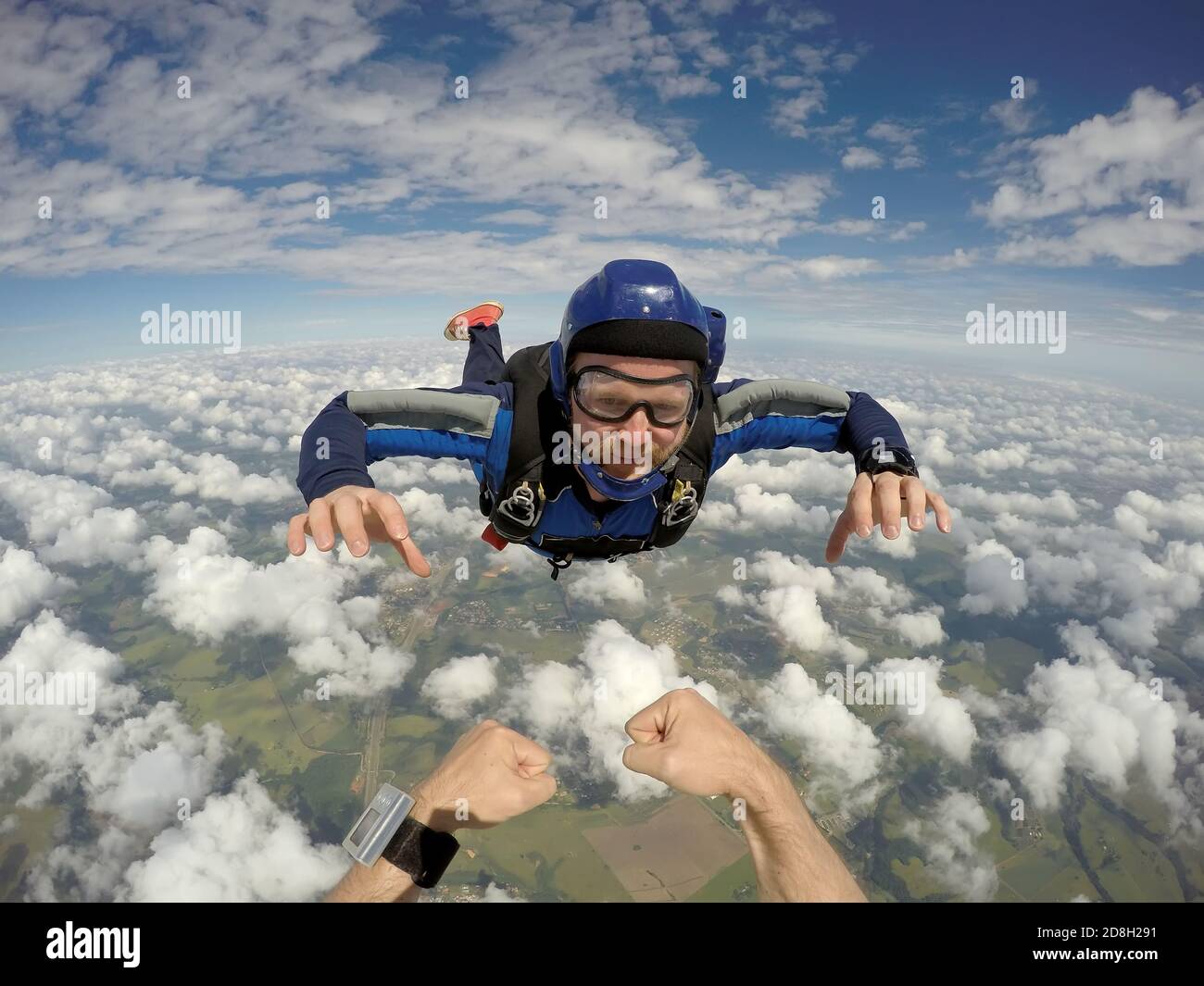 Skydiving caucasian man Stock Photo - Alamy