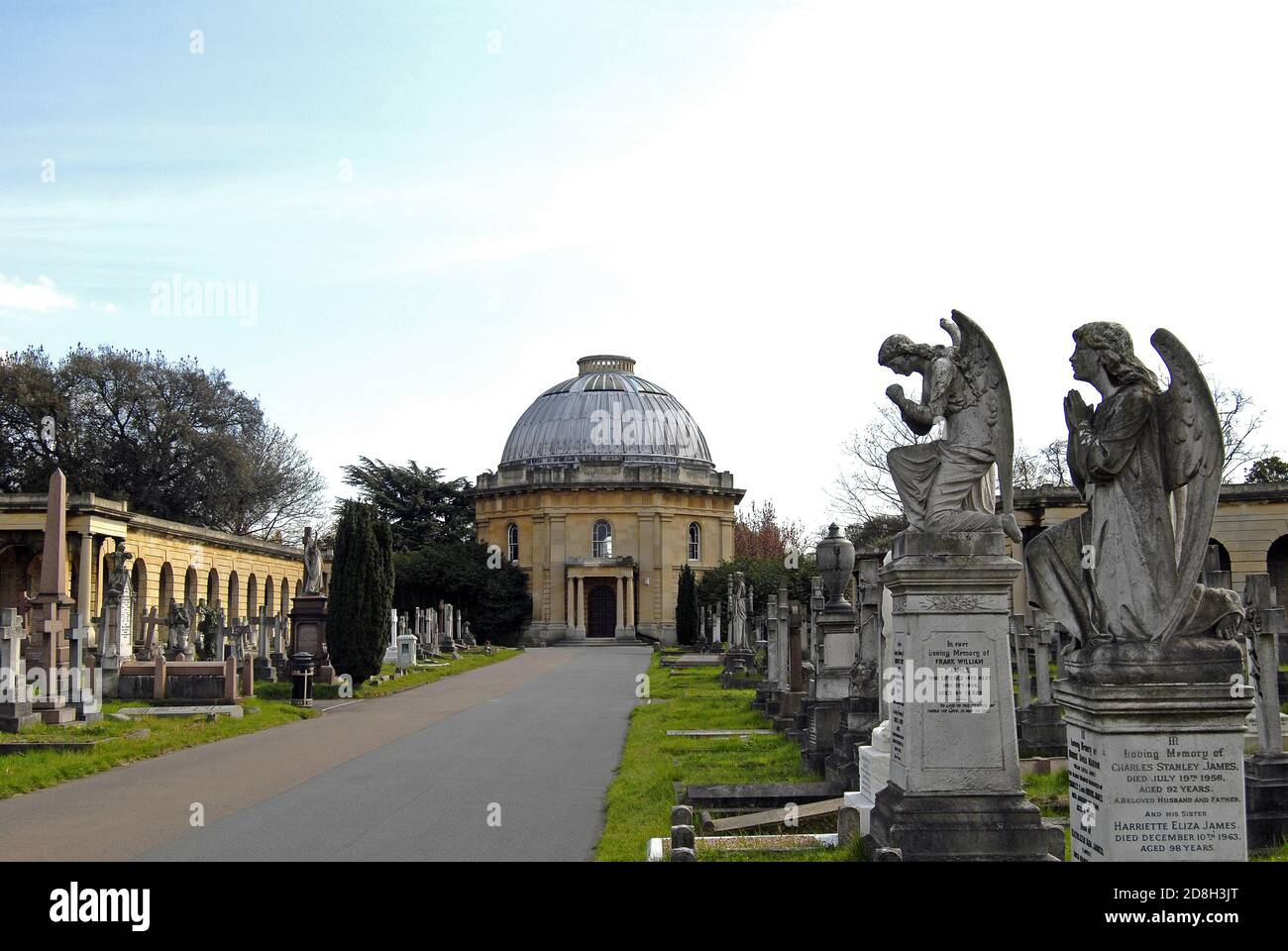 Old Brompton Cemetery Stock Photo - Alamy