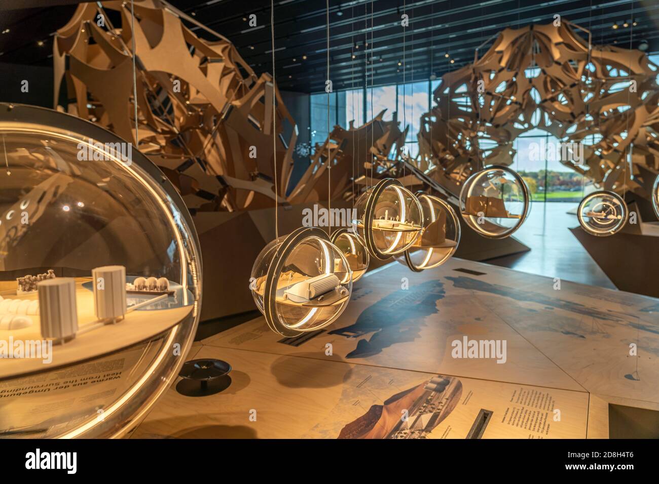 Ausstellung im Innenraum des Museum für Fragen der Zukunft Futurium in ...
