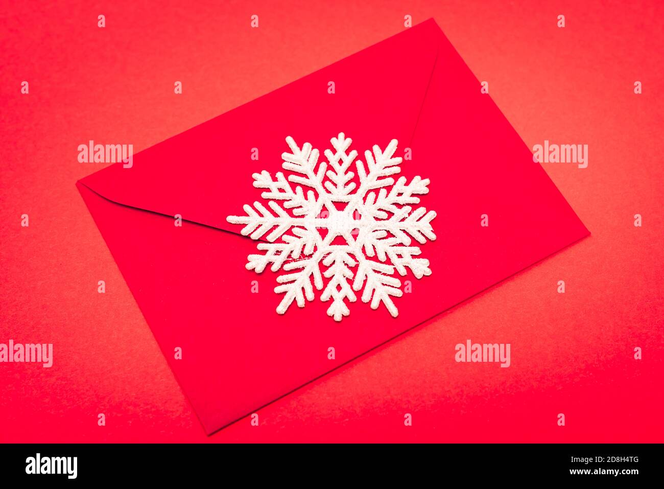 Red envelope snowflake decoration hi-res stock photography and images ...