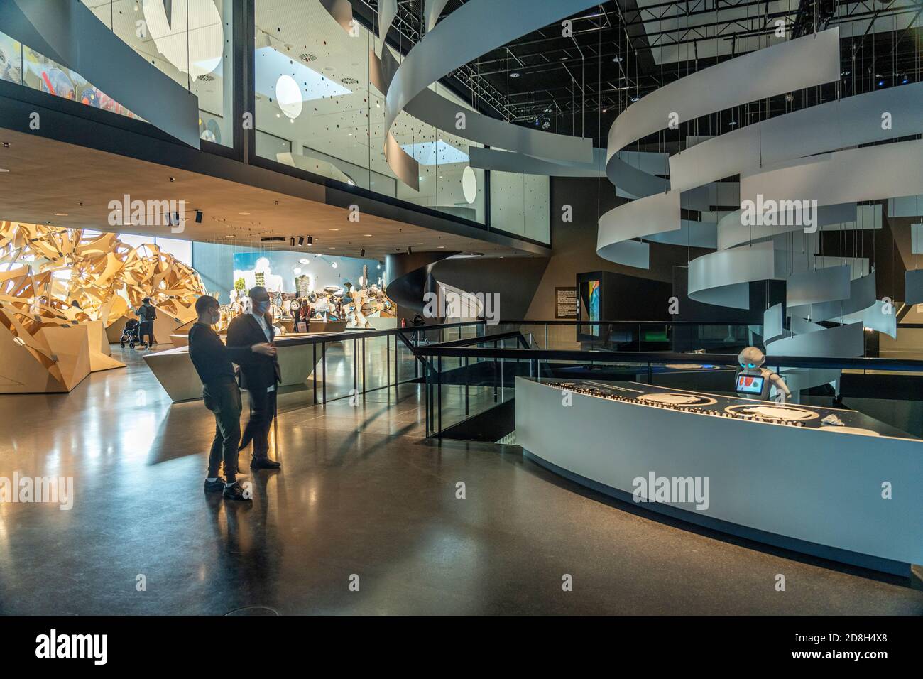Ausstellung im Innenraum des Museum für Fragen der Zukunft Futurium in ...