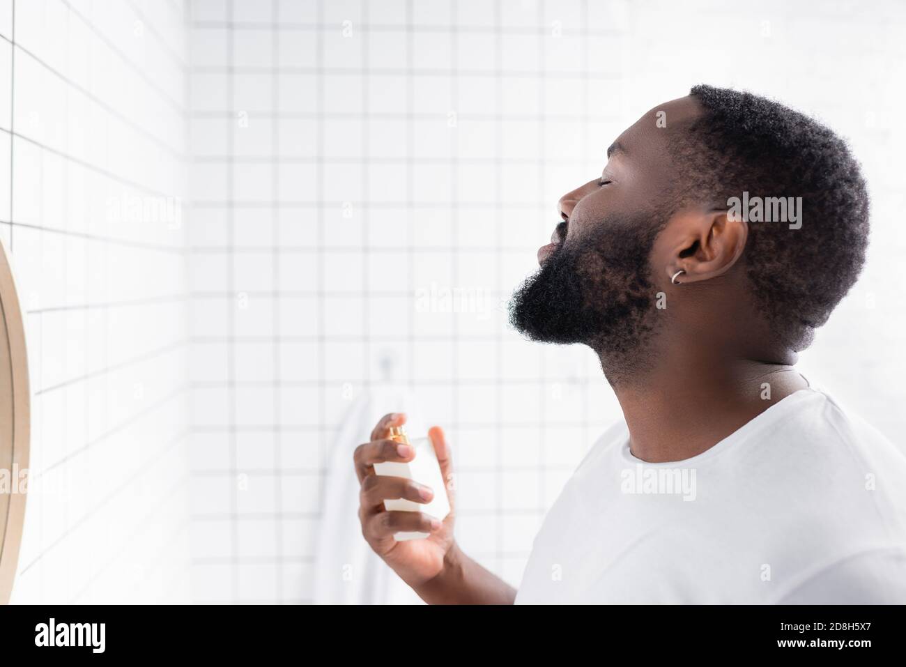 Using perfume hi-res stock photography and images - Alamy