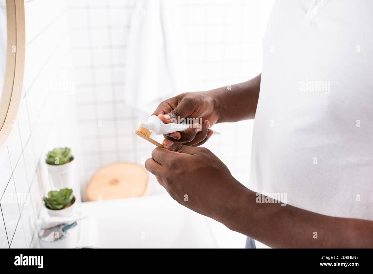 Squeezing toothpaste hi-res stock photography and images - Alamy